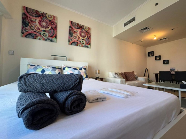 Click Stay - Jlt - Studio & Balcony Lakes View Entire Apartment -Ra - United Arab Emirates