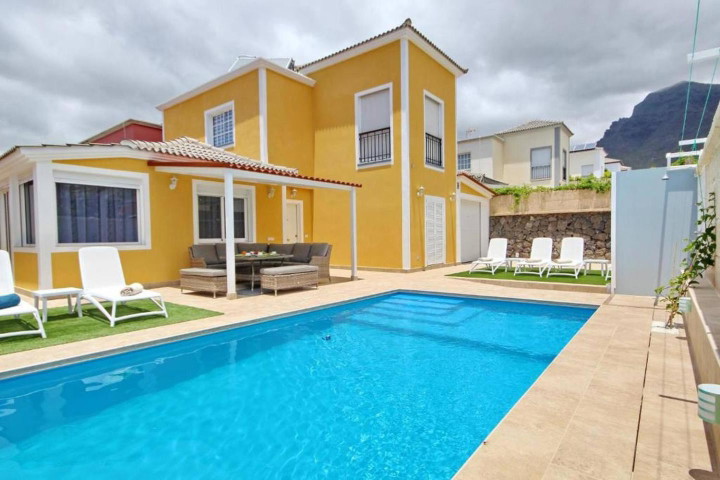 Amazing 5-bedroom Villa In Costa Adeje - Canary Islands