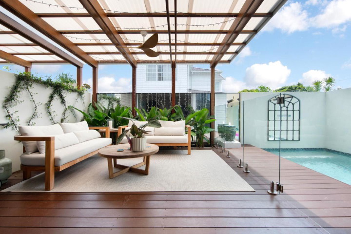 Luxury Tri-level Duplex In Mermaid Beach - Coasthm - Gold Coast