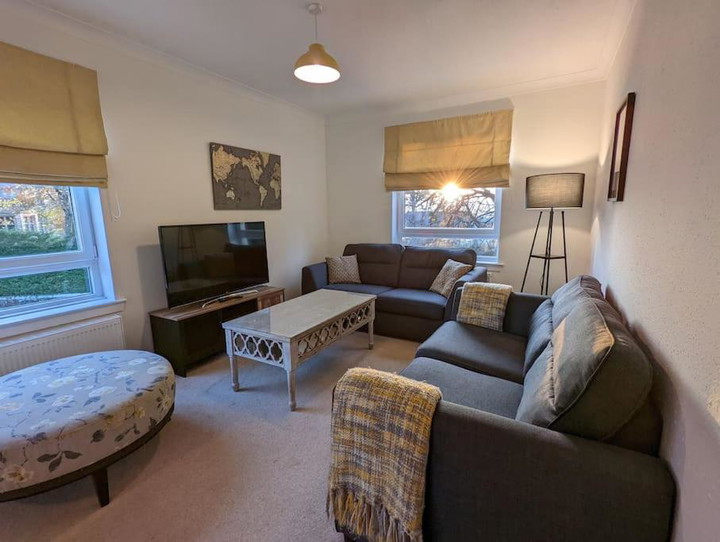Two Bedroom Flat In Bridge Of Allan, Stirling - Dunblane
