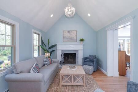 Spacious Retreat With Pool, Game Room & Fireplace, Sleeps 10, Backyard Oasis And Screened Gazebo, Family-friendly Getaway, 24hr Hospitality - Wareham, MA
