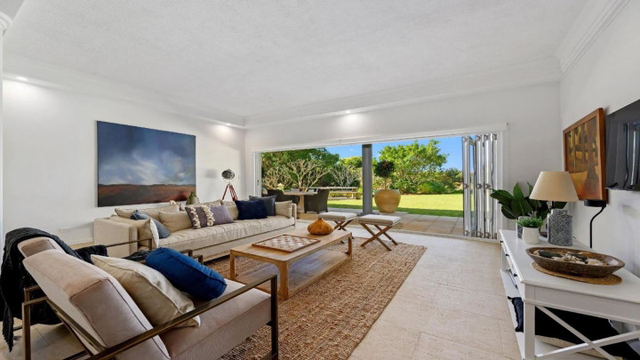 Zephyr On Sapphire - Stunning Private Property On Absolute Beachfront - Coffs Harbour