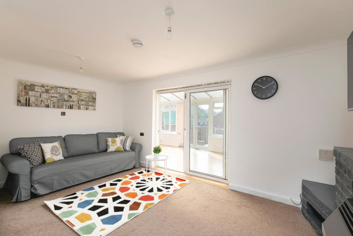 Skyvillion - Stevenage Spacious & Cozy 3bed House With Parking, Wifi, Garden - Stevenage