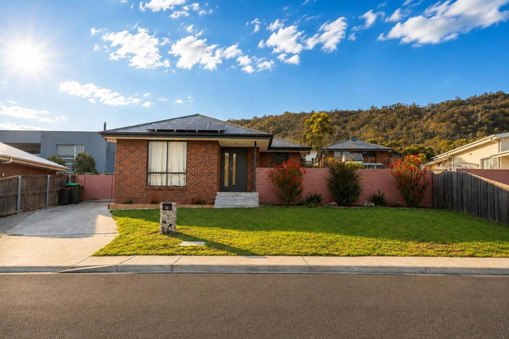 Cozy Cambridge Family Home, Pet Friendly & Airport - Hobart