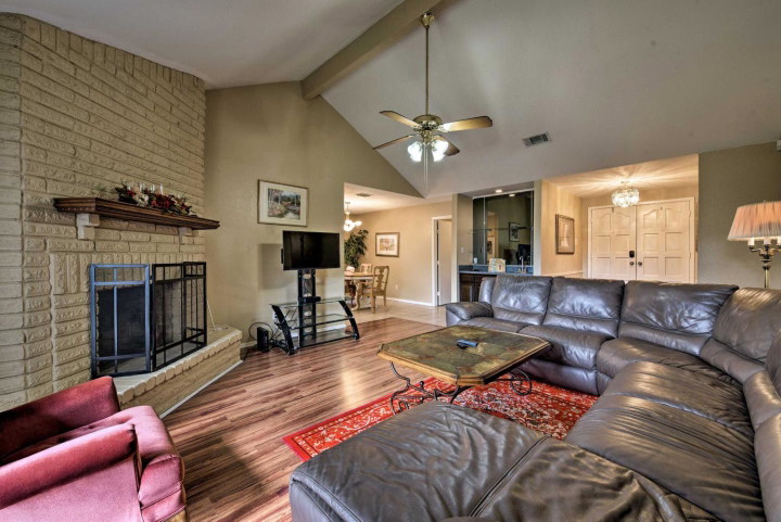 Pet-friendly Missouri City Home W/ Fenced-in Yard! - Houston, TX