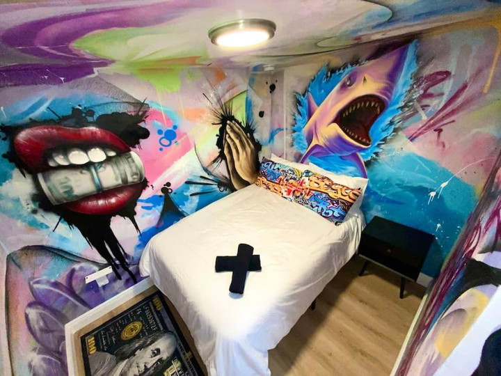 Cozy & Colorful Miami Art Canvas W/hottub & Murals - Hialeah, FL
