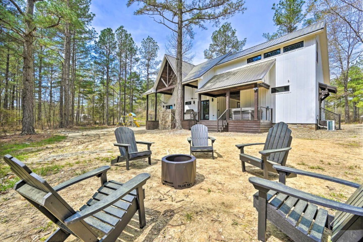 Private Hot Tub, Outdoor Fireplace: Broken Bow Gem - Broken Bow, OK