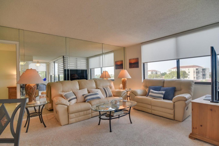 3 Mi To Beach! Extended St Pete Getaway W/ Pool - St. Petersburg, FL