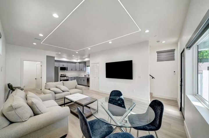 Family Retreat Oasis - Pool -Spacious & Modern - Los Angeles