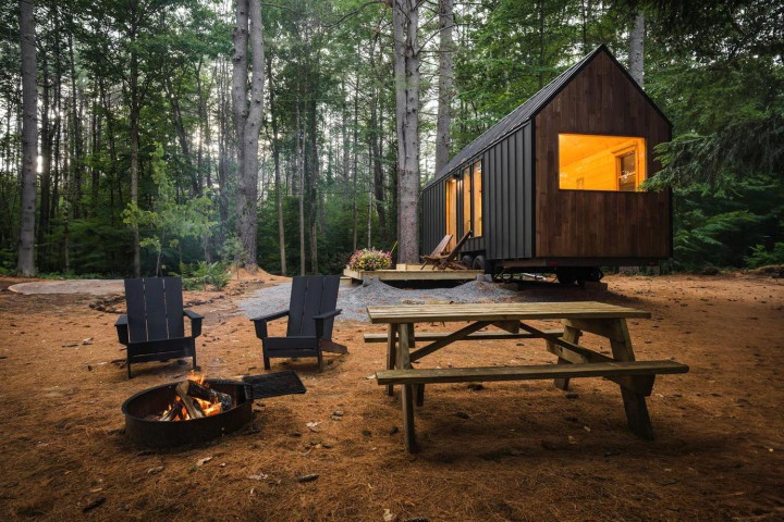 Waterfront Acorn Tiny House - Corinth, NY