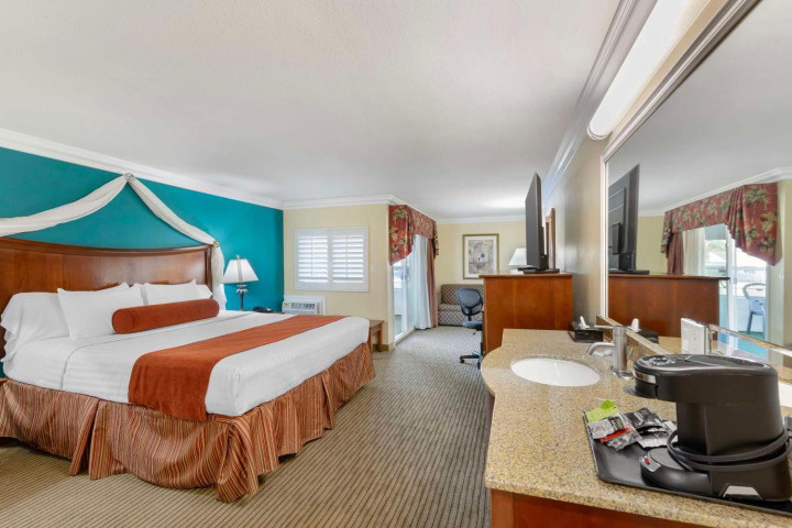 Best Western Harbour Inn & Suites Huntington - Sunset Beach - Huntington Beach, CA