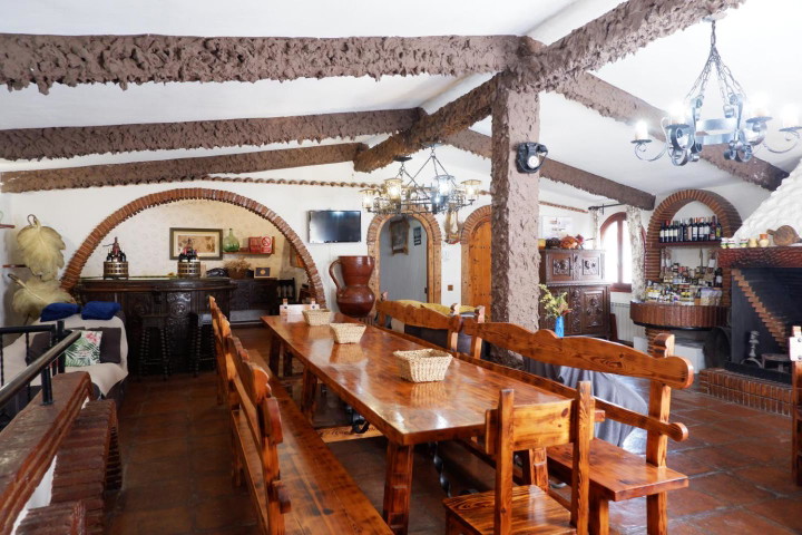 Casa Turística Villa Carmen, Con Amplio Jardin Que Incluye Barbacoa, 2 Porches, Parking Privado Y Piscina - Nájera