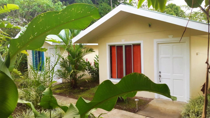 Tropical Paradise Bungalows - Costa Rica
