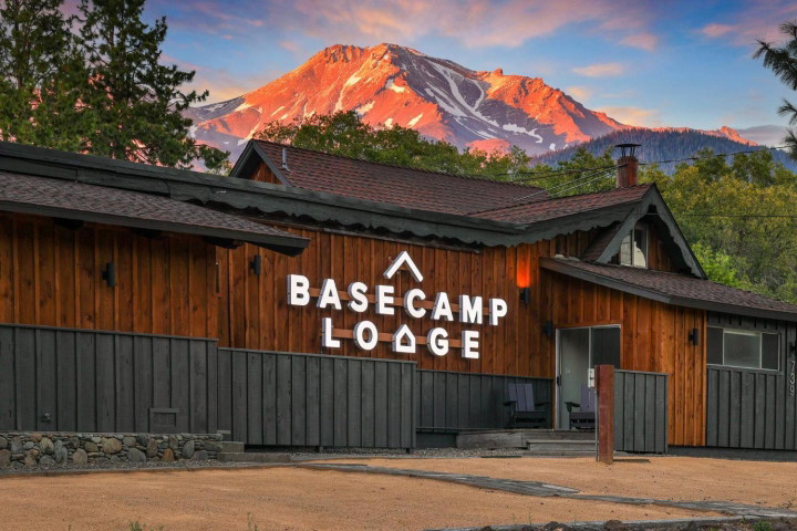 Basecamp Lodge - Mount Shasta, CA
