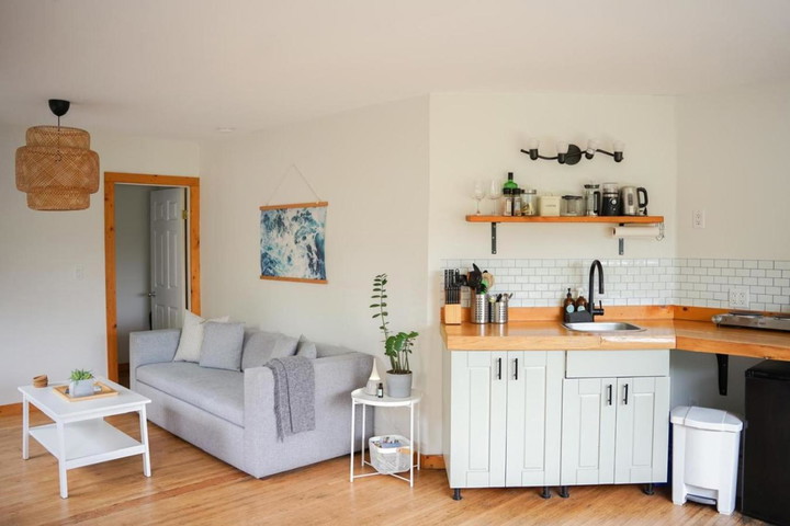 Sea Breeze Suite - Quaint 1 Bedroom Downtown - Ucluelet