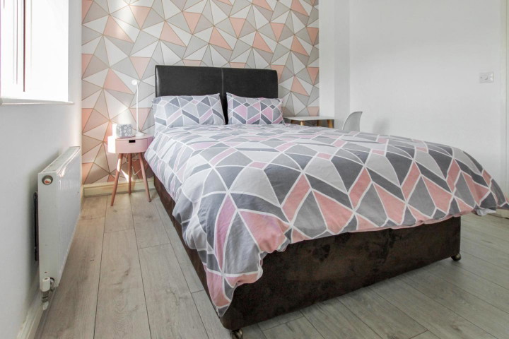 Ruby Kingsize Bedroom With En-suite - Derbyshire