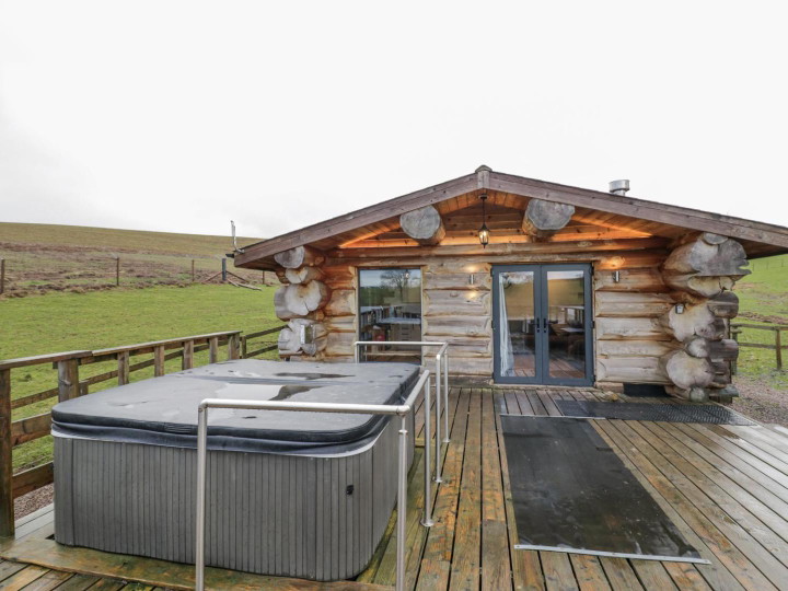 Cedar Cabin At Salford Court Farm Fishing Cabins - Shropshire