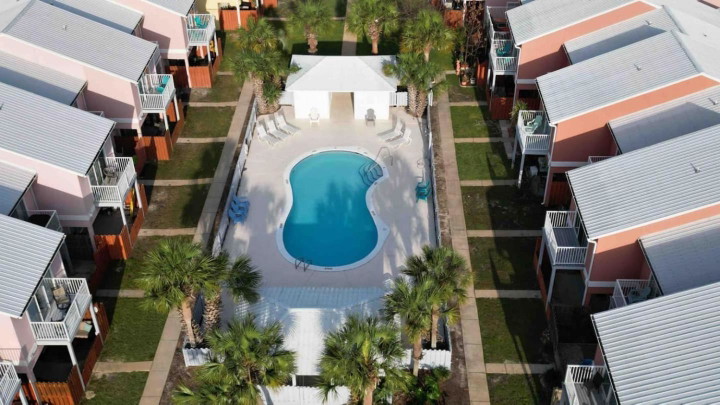 Steps From Pool, 5-minute Walk To The Beach! - Santa Rosa Beach, FL