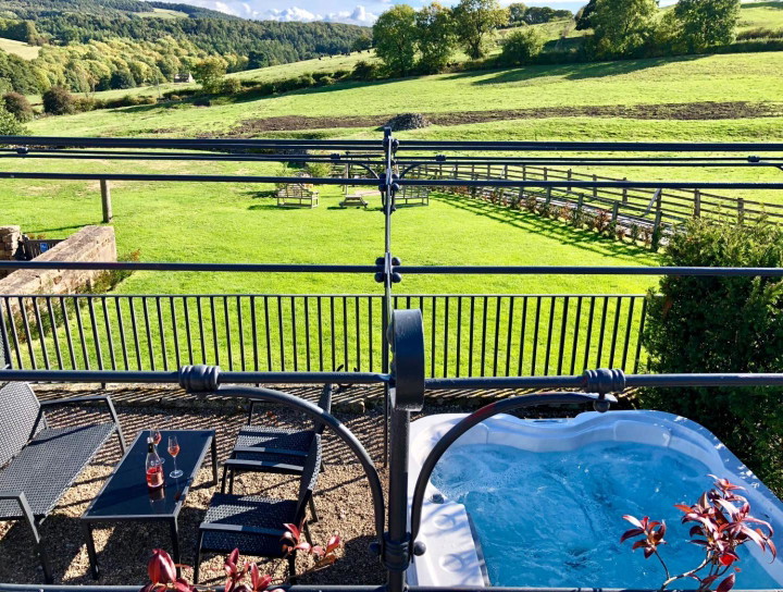 Cosy 2 Bedroom Apartment, Terrace With Hot Tub 8am - 10pm Plus Private Daily Use Of Indoor Pool And Sauna 1 Hour - Bakewell