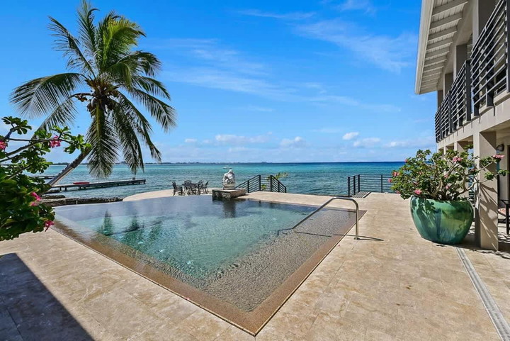 Seven Mile View #4 - 2 Br Oceanfront Condo & Pool - Cayman Islands