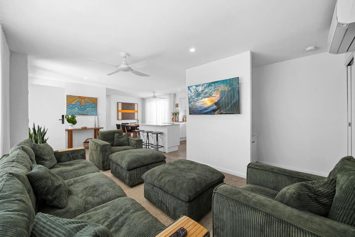 5 Bedroom House, Walk To Beach - Mooloolaba