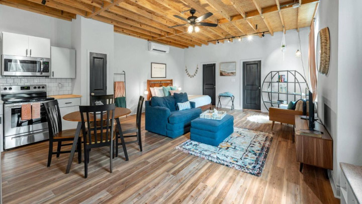 Charming & Spacious Hideaway By Downtown Bryan - Bryan, TX