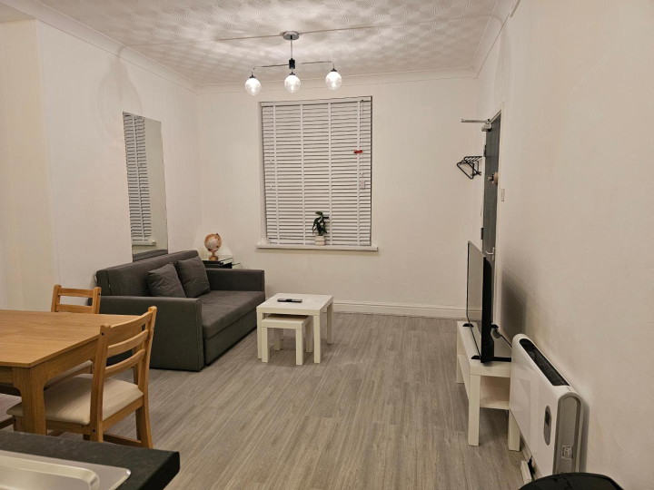 Modern & Cosy 1 Bedroom Flat In Bridgend Town - Bridgend