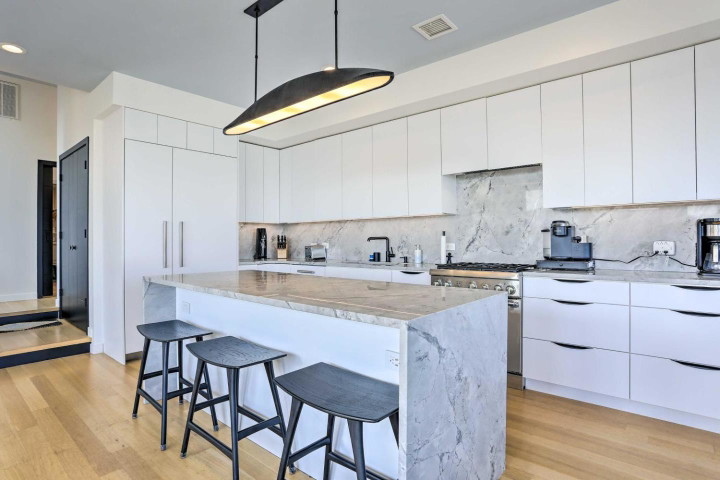 Luxury Long Beach Villa With Ocean Views! - Freeport, NY