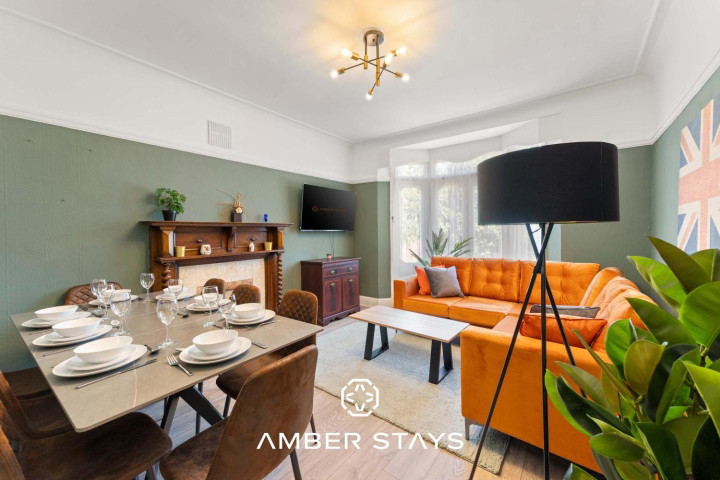 Stylish 5 Bed Home In Forest Hill By Amber Stays, Perfect For Business & Contractors Sleeps 16! - London