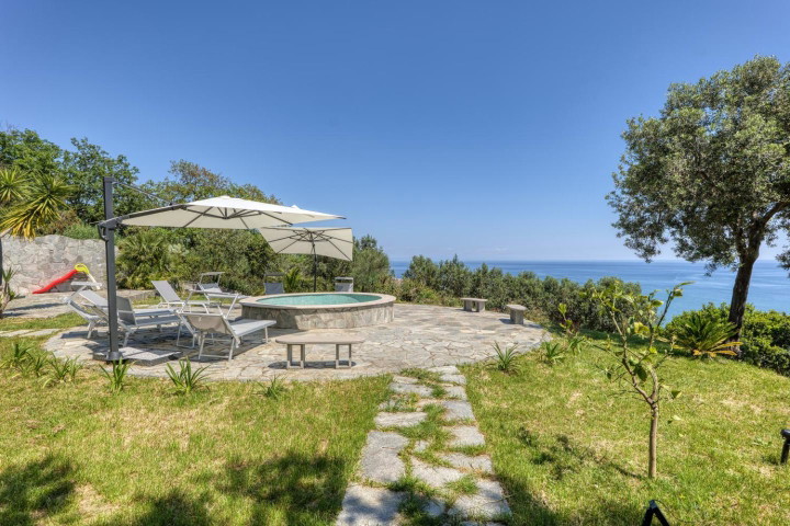 Villa Luce Del Sol With Pool - L - Happy Rentals - Alassio