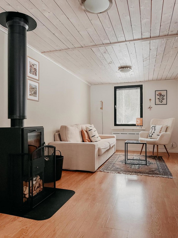 Luxurious Red Cottage With Wood Stove Near Lake - Vetlanda