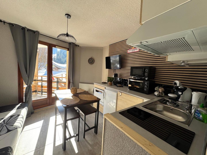 Studio Au Pied Des Pistes Avec Accès Privé Par Son Balcon - Cantal