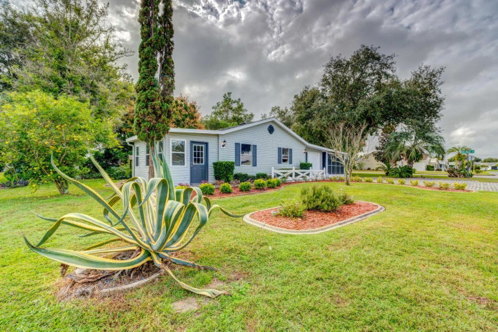 Peaceful Lady Lake Home W/ Screened-in Porch! - Floride