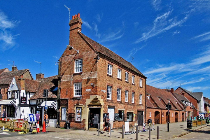 Penthouse On Waterside With River Views, Private Parking & Secluded Hot Tub - Stratford-upon-Avon