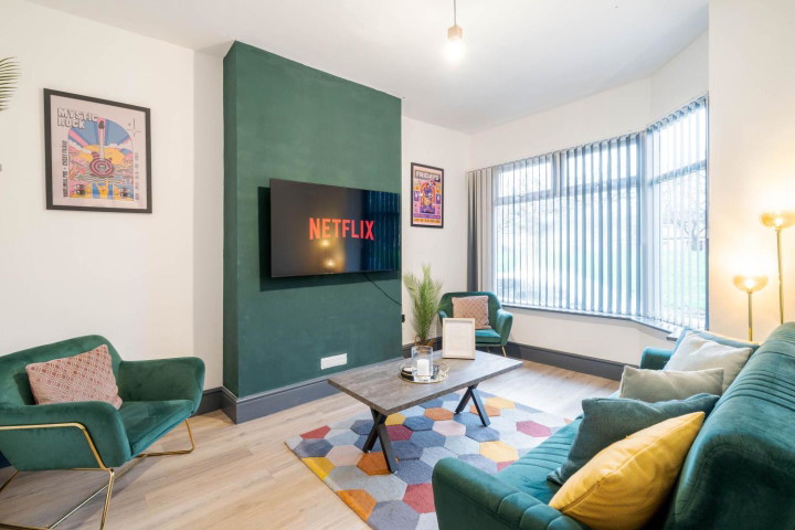 Spacious 3br Stay - Free Parking - Near City Centre - Sleeps 6 - Manchester Airport (MAN)