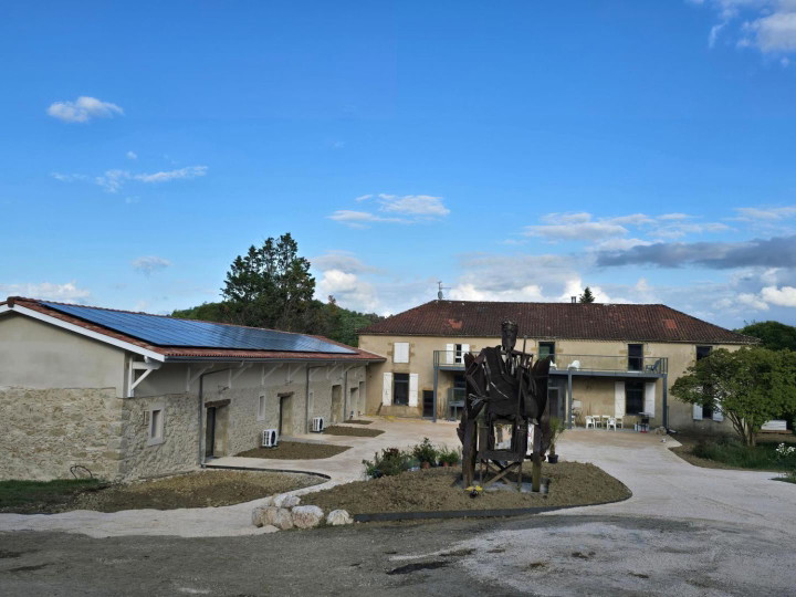 Chicken Fields Good Gîtes Auch Climatisés Mur D'escalade Piscine Recharge Ve - Occitanie