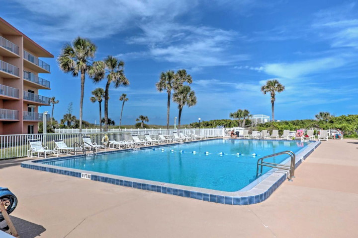 Oceanfront Cocoa Beach Condo W/ View: Walk To Pier - Cocoa Beach, FL