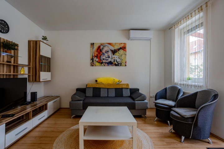 Six Corners Sunny Corner Apartment With Terrace - Pécs