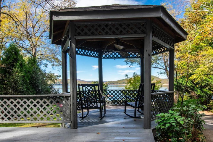 Lake Omega - Premium Lakefront Minutes From To - Hiawassee, GA