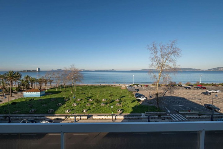 Primera Linea De Playa Samil Costa Con Garaje Incluido - Vigo