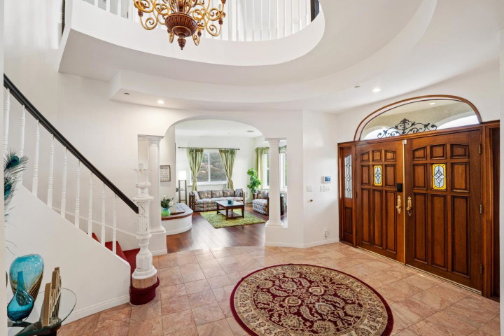 Mountain View Luxury Estate With Pool In West Hills - Agoura Hills, CA