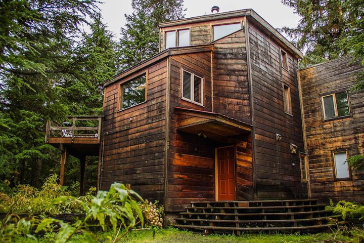 Open-beam Girdwood Chalet W Sunlit Solarium - Anchorage, AK