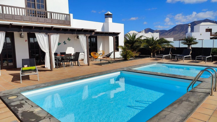 Spacious Modern Villa With Free Heated Pools & Sunny Terrace - Casa Del Sol Naciente - Playa Blanca
