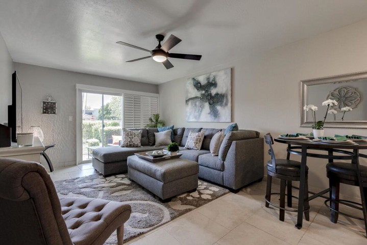 Beautiful Poolside Old Town Scottsdale Condo - Scottsdale, AZ