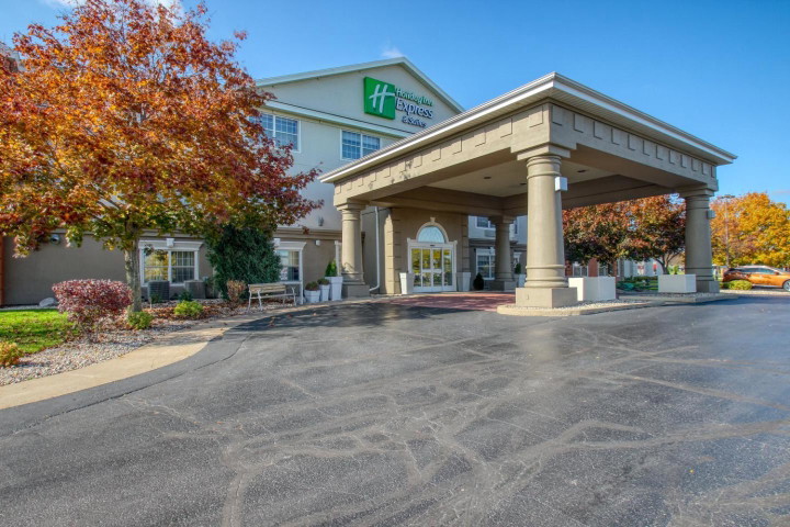 Holiday Inn Express Hotel & Suites Oshkosh - State Route 41 By Ihg - Oshkosh, WI