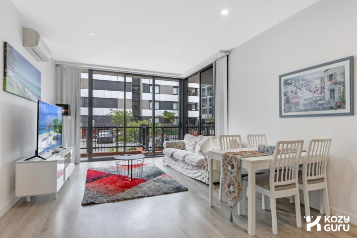 Kozyguru | Penrith | 2 Bed 2 Bath Apt Free Parking - Sydney