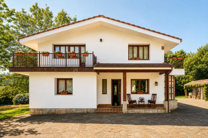 Preciosa Y Amplia Casa Con Piscina - Noja