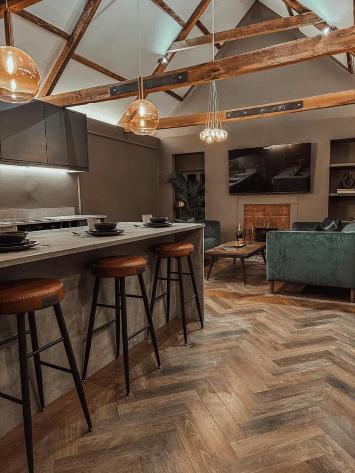 Magistrates Penthouse Suite - Town Centre Apartments With Spa - Morpeth