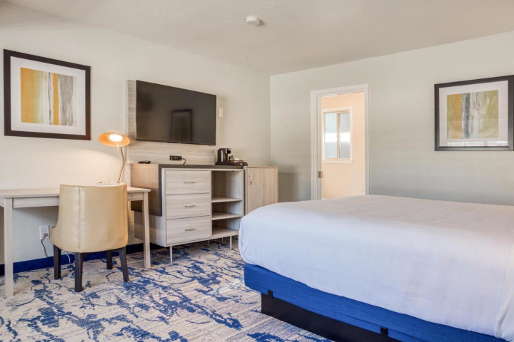 Creekside Inn Downtown - Cambria, CA