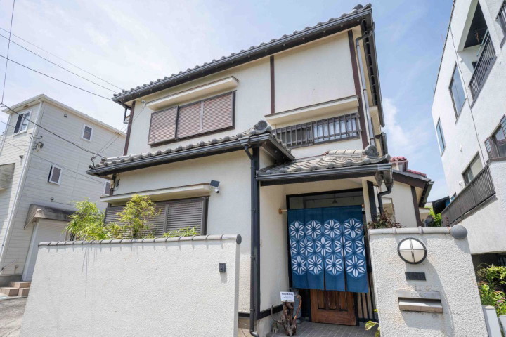 Beach & Stay 鎌倉長谷 暮らすように泊まる 長谷駅すぐ 海近の個室ゲストハウス - Kamakura